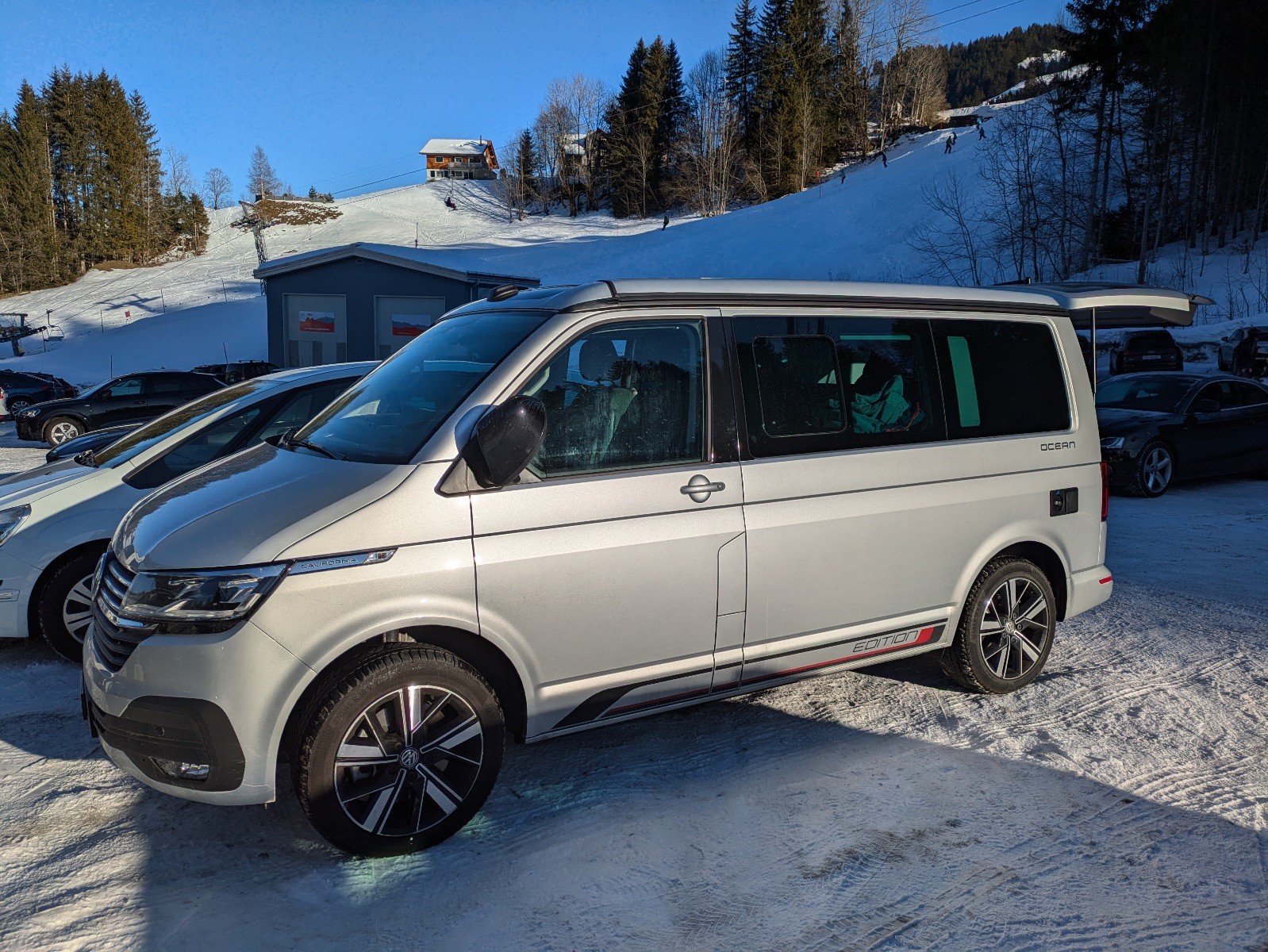 Campingbus in Zurich mit 4 Schlafplätzen ab CHF 181 / Nacht mieten – MyCamper