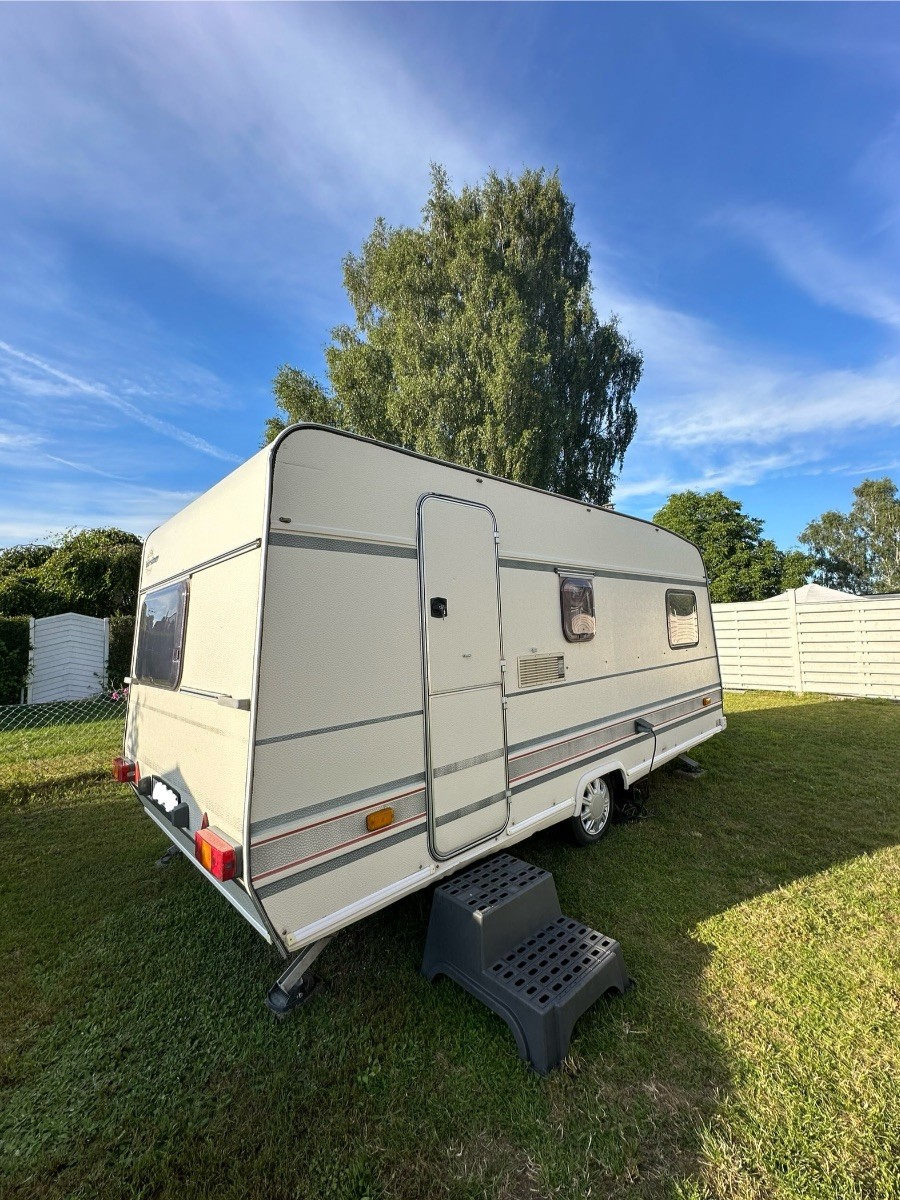Wohnwagen in Skurup mit 4 Schlafplätzen ab CHF 37 / Nacht mieten – MyCamper