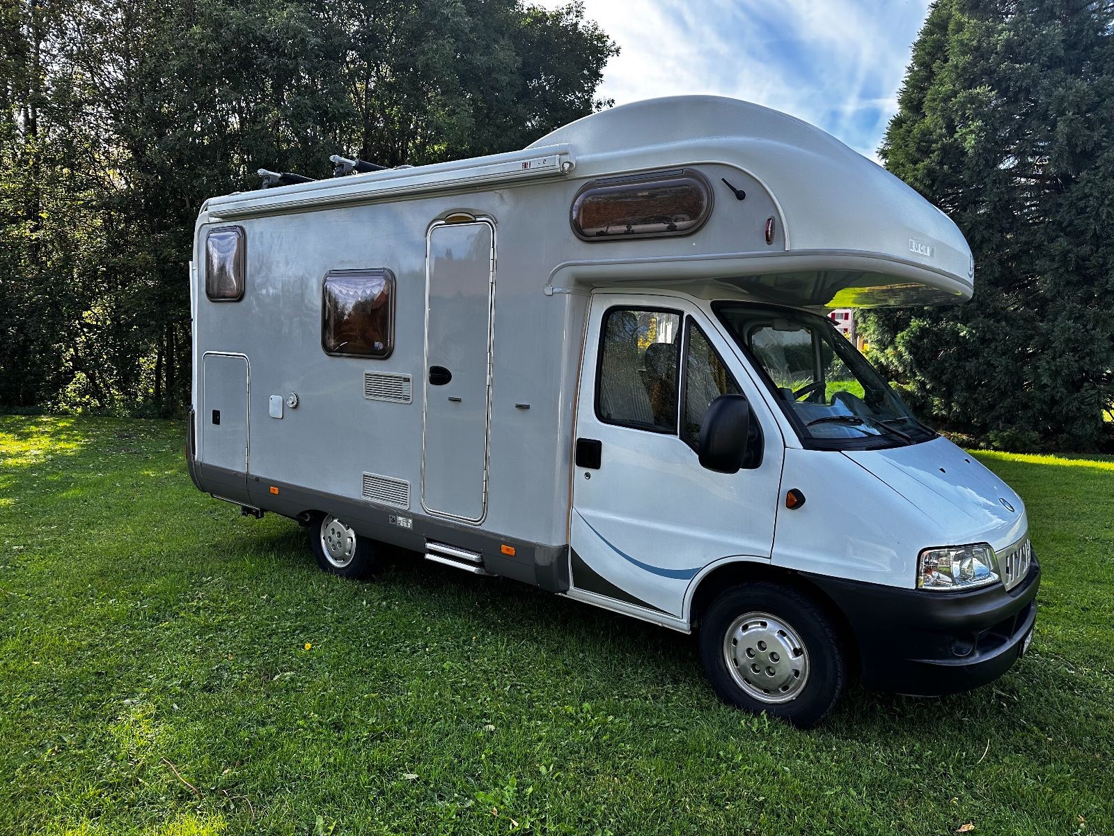 Rent motorhome in Sottens with 7 sleeping spots – MyCamper