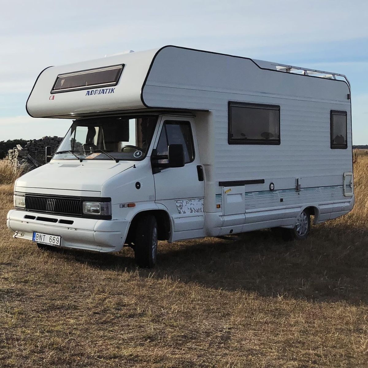Louer Camping-car à Töcksfors avec 5 couchage(s) à partir de CHF 54 ...