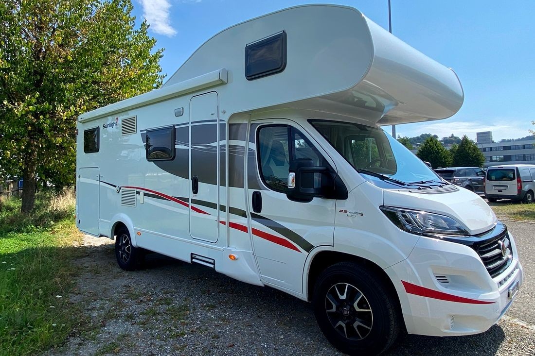Rent motorhome in Suhr with 6 sleeping spots – MyCamper