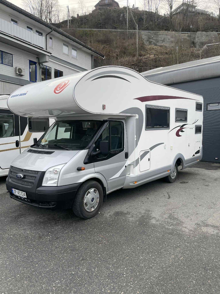 Lej Autocamper i Fjell med 6 sengepladser fra DKK 1,727 / nat – MyCamper