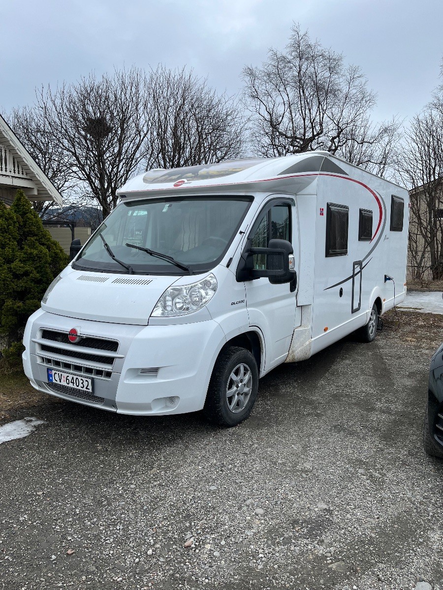 Rent motorhome in Mosjøen with 4 sleeping spots from 1 224 EUR / week ...