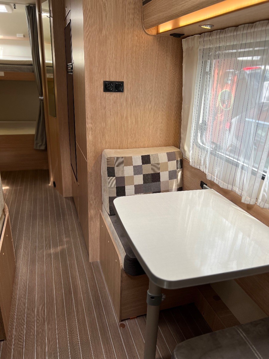 Rent motorhome in Huddinge with 6 sleeping spots – MyCamper